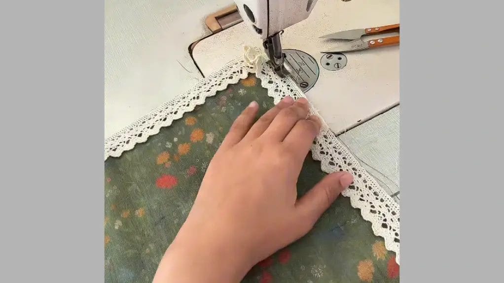 How to Make Square Scrunchies: A Simple DIY Hair Accessory Tutorial